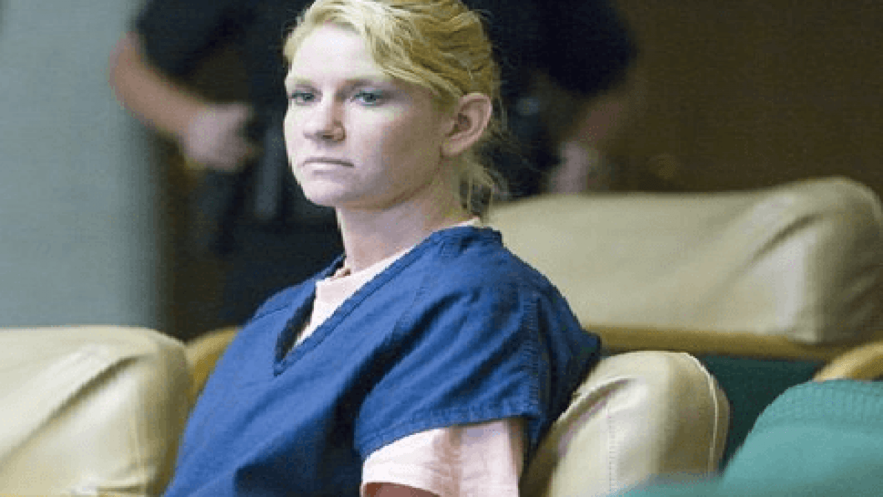 Donna arrestata: fa l’amore con gli amici 14enni della figlia per far ...